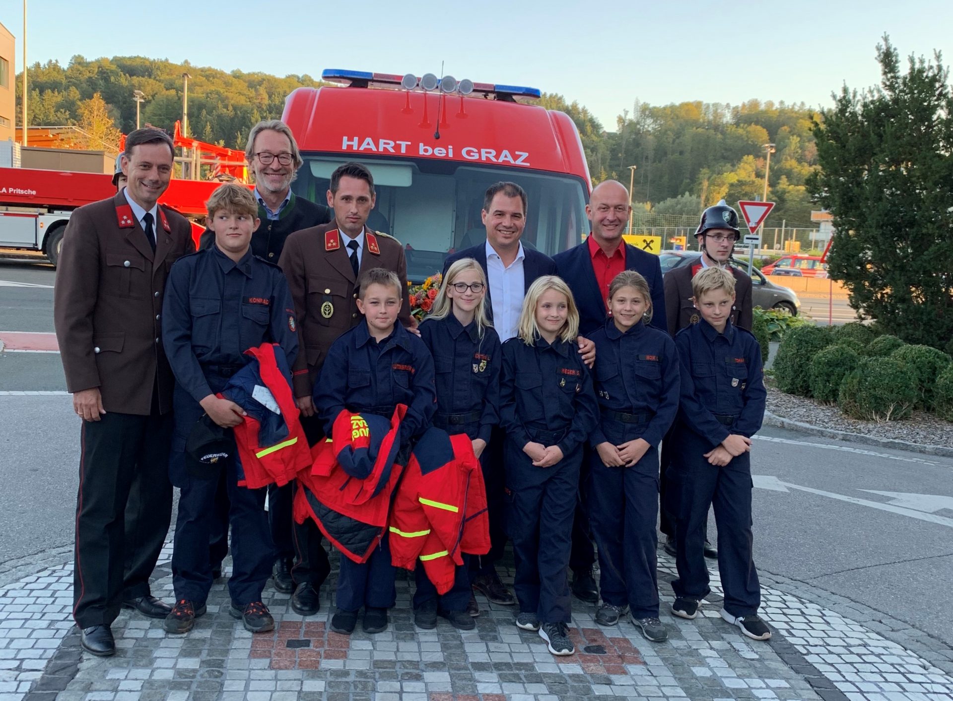 Grund zur Freude hat die FF Hart bei Graz: Das neue Feuerwehrauto wurde ...